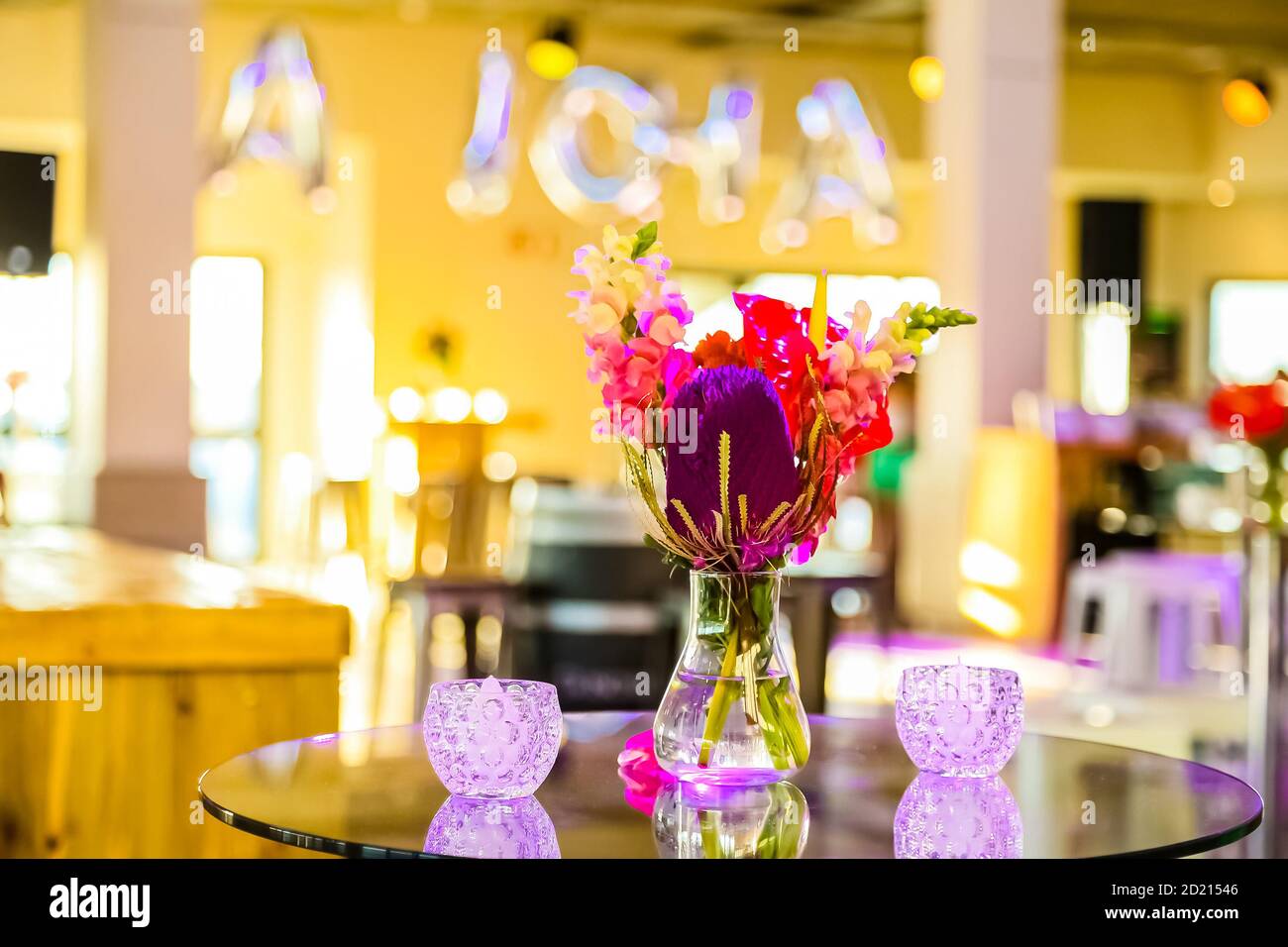 flower table arrangement at corporate party event or gala dinner Stock ...