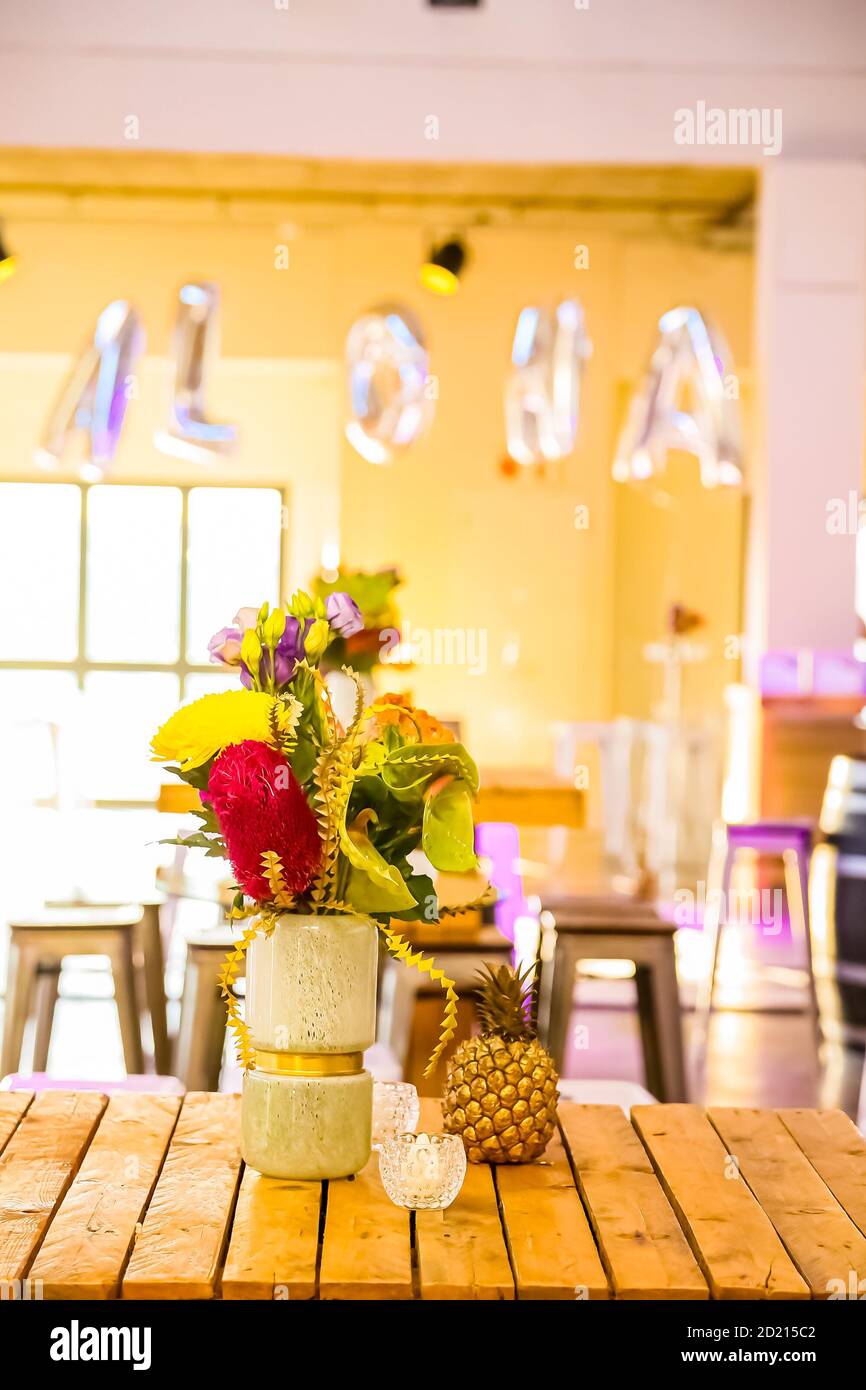 flower table arrangement at corporate party event or gala dinner Stock ...