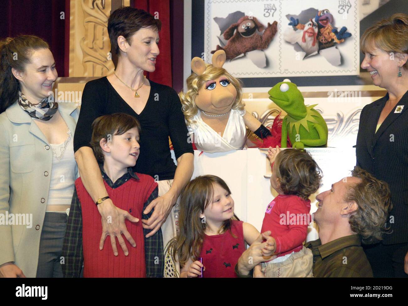 Jim henson kermit hi-res stock photography and images - Alamy