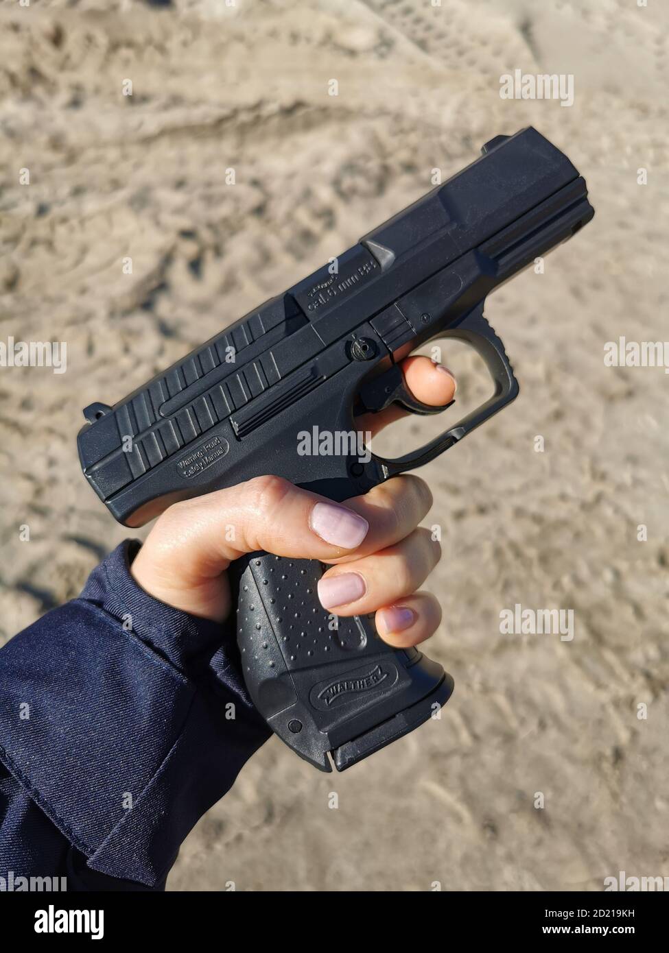 Woman pointing gun hi-res stock photography and images - Alamy