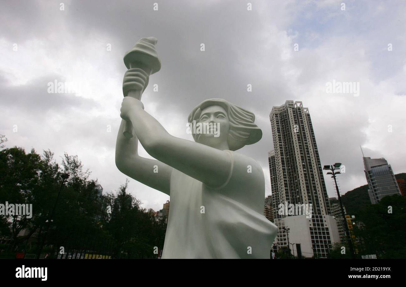 1989 goddess of democracy statue hi-res stock photography and images ...