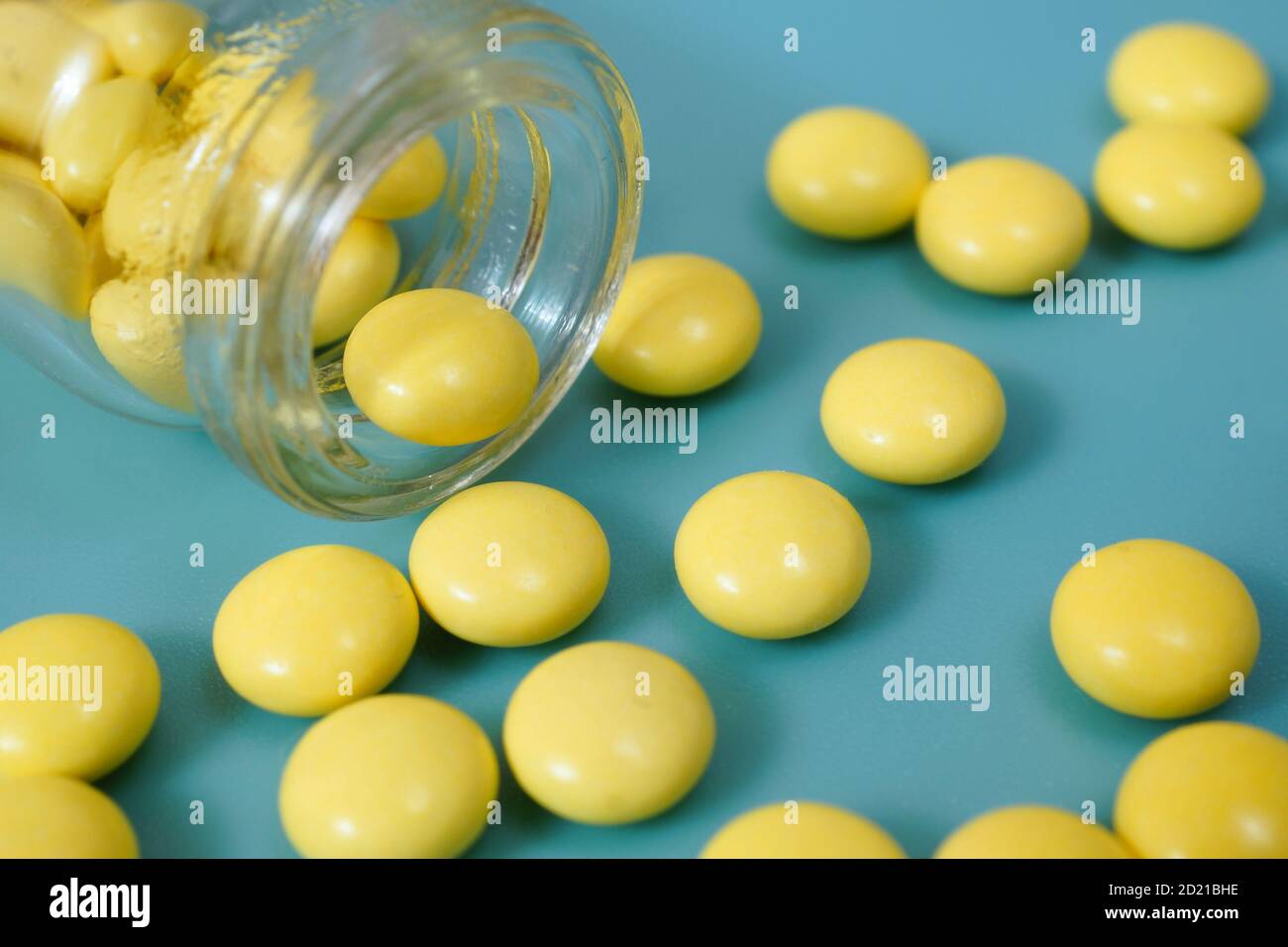 Vial of pills hi-res stock photography and images - Alamy
