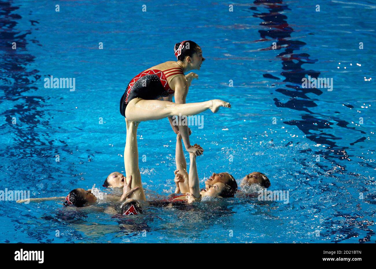 Chinese team in synchronized swimming hi-res stock photography and ...