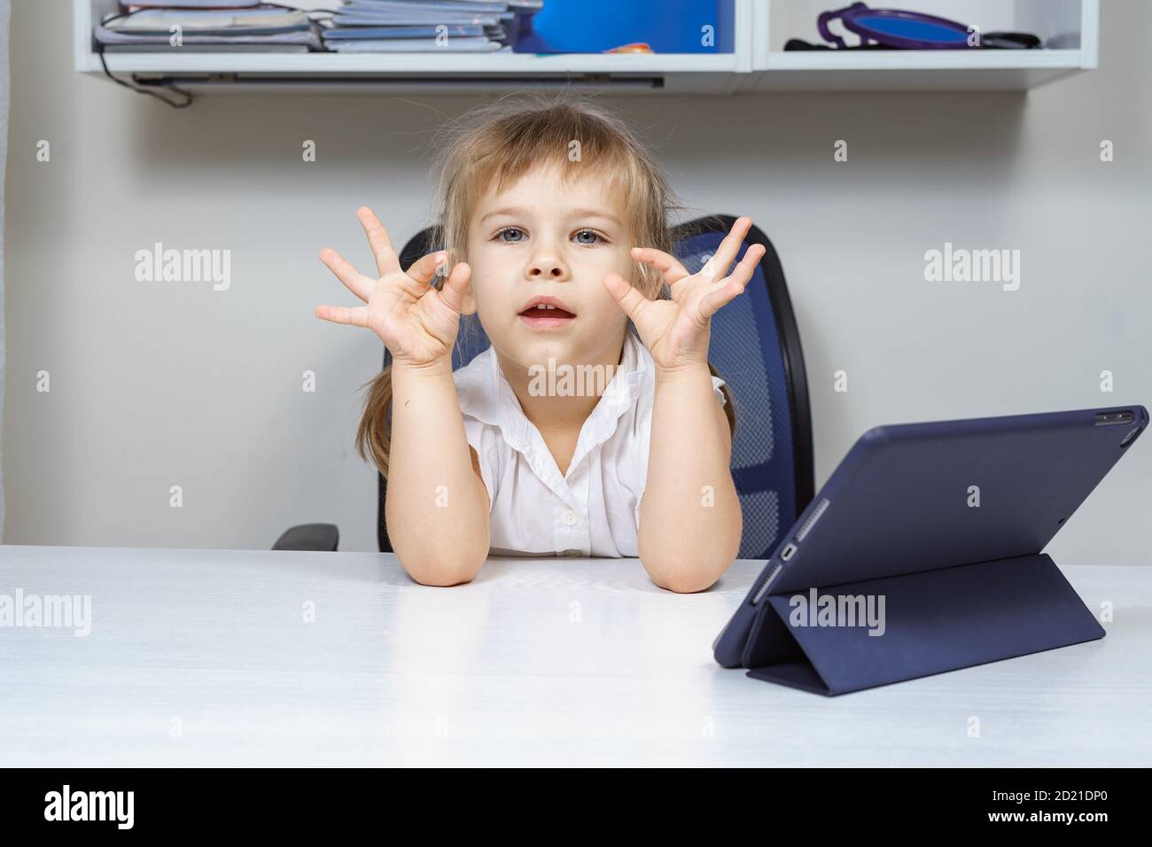 little girl doing mental arithmetic online. method of teaching quick ...