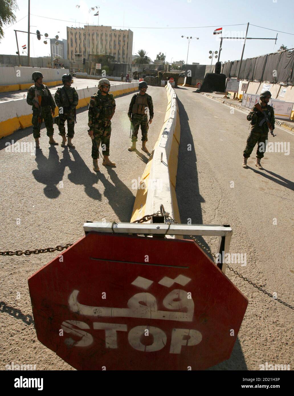 Green zone checkpoint iraq hi-res stock photography and images - Alamy