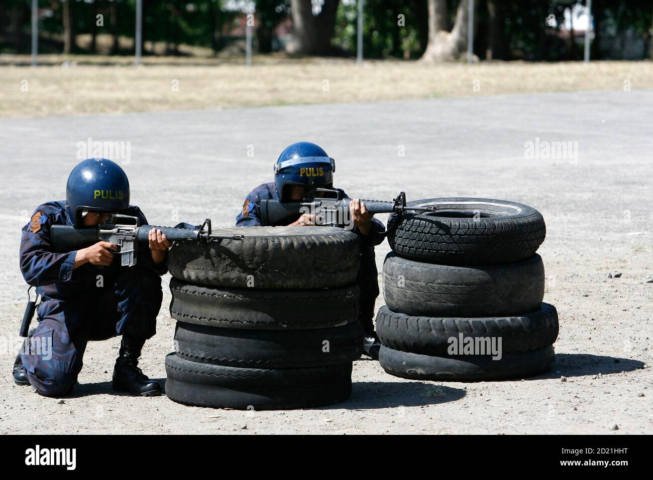 Philippine national police pnp members hi-res stock photography and ...