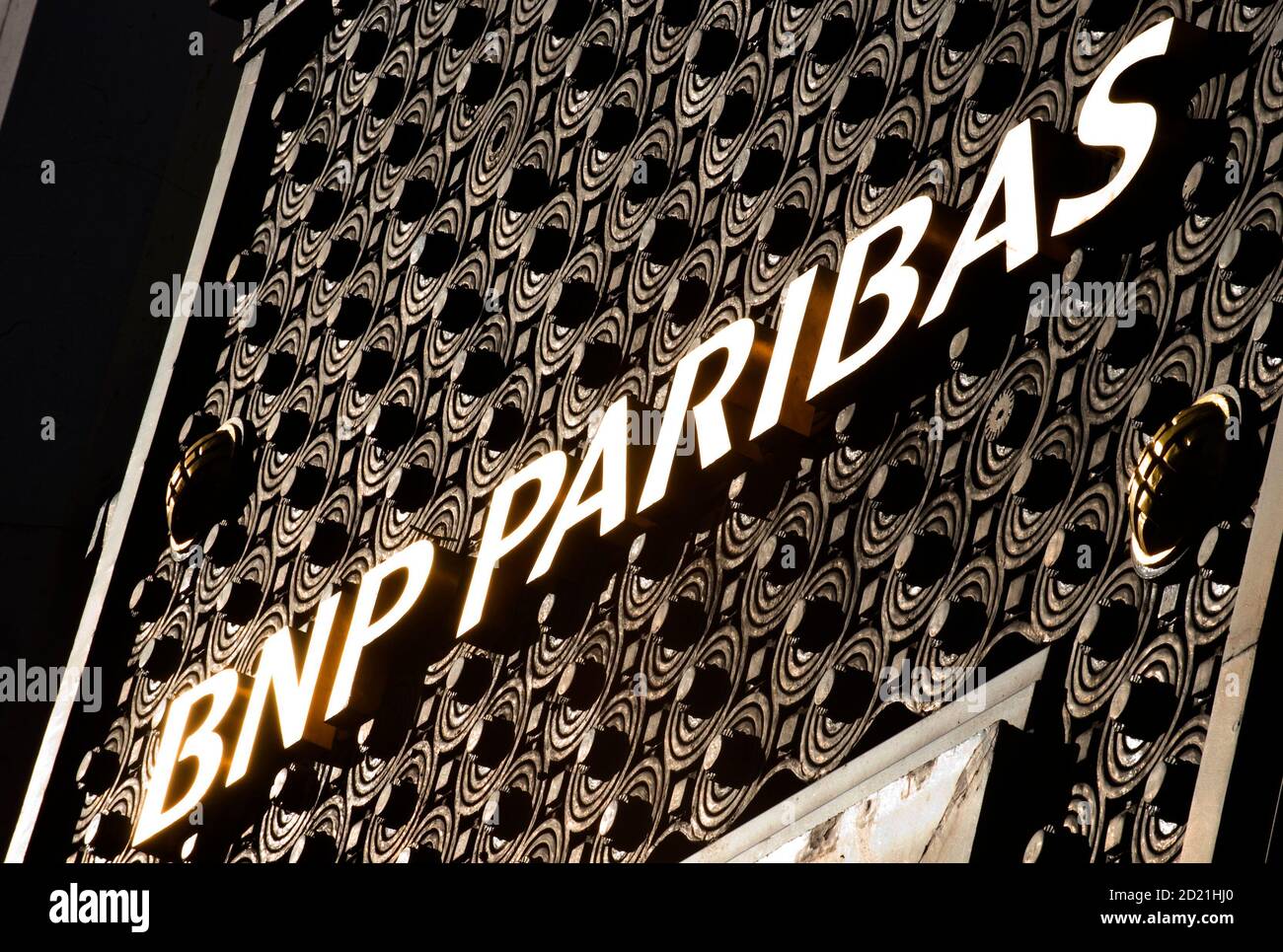 Bnp paribas paris headquarters hi-res stock photography and images - Alamy