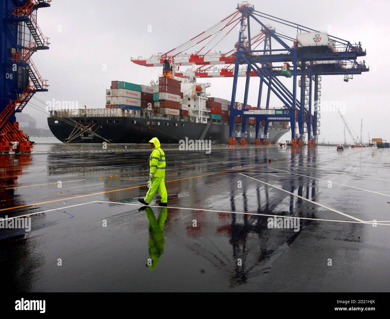 Taiwanese police officer hi-res stock photography and images - Alamy