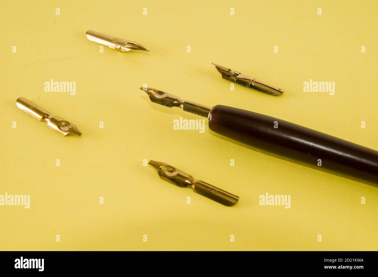Antique ink pen background Stock Photo - Alamy