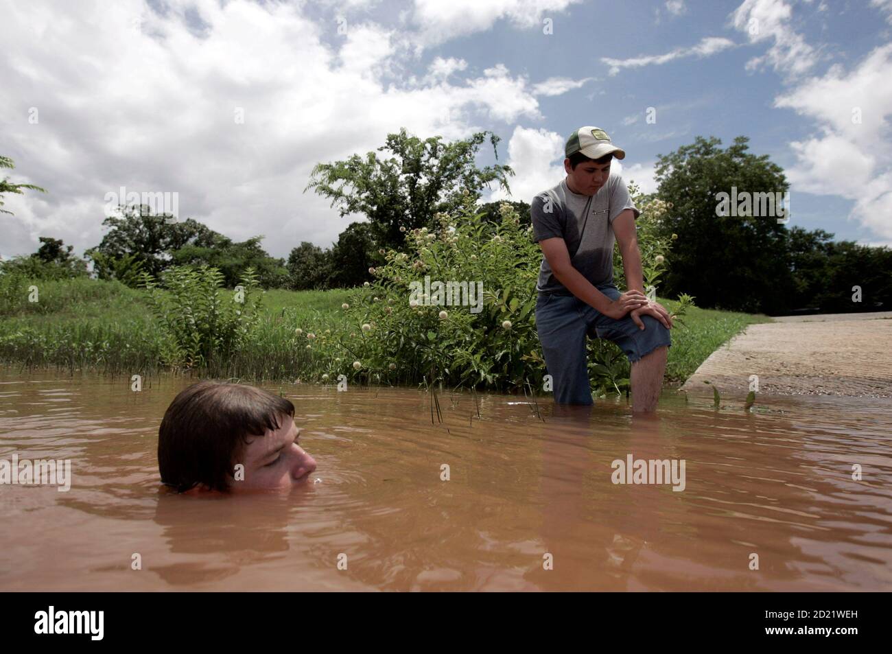 Noodling catfish hi-res stock photography and images - Alamy