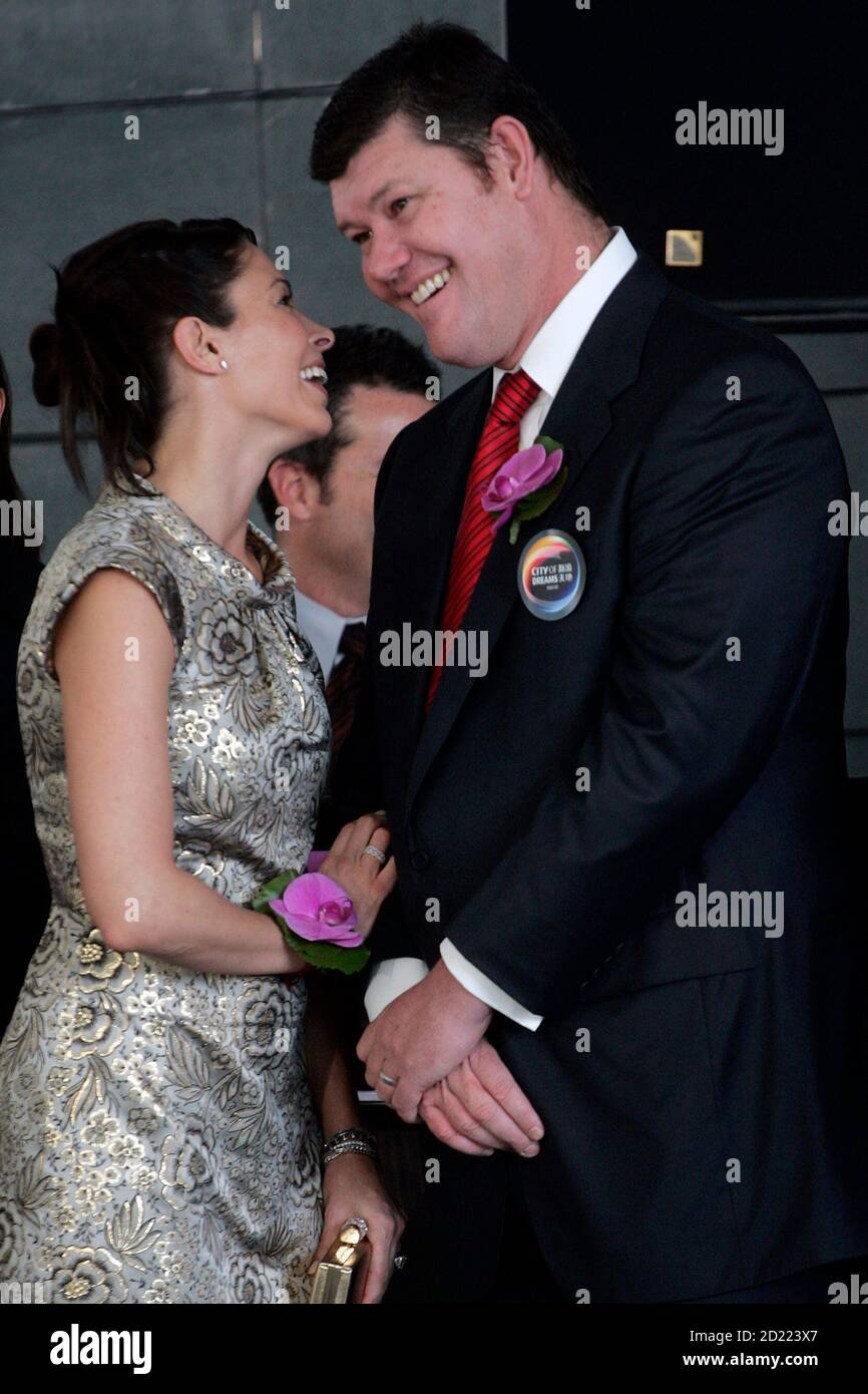 Crown packer hi-res stock photography and images - Alamy