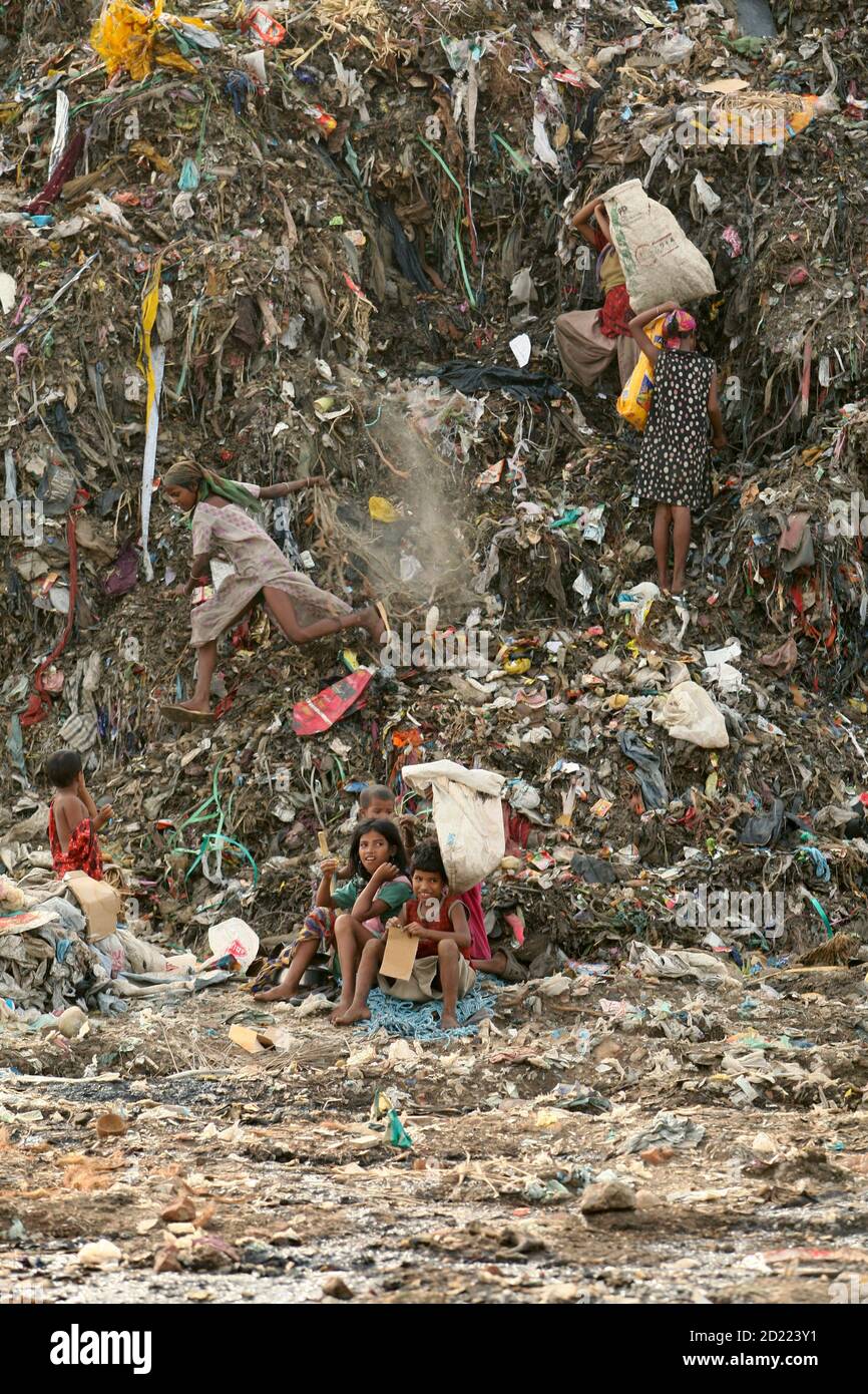 Rag pickers india hi-res stock photography and images - Alamy