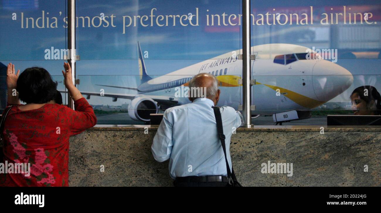 Angry passengers airport hi-res stock photography and images - Alamy