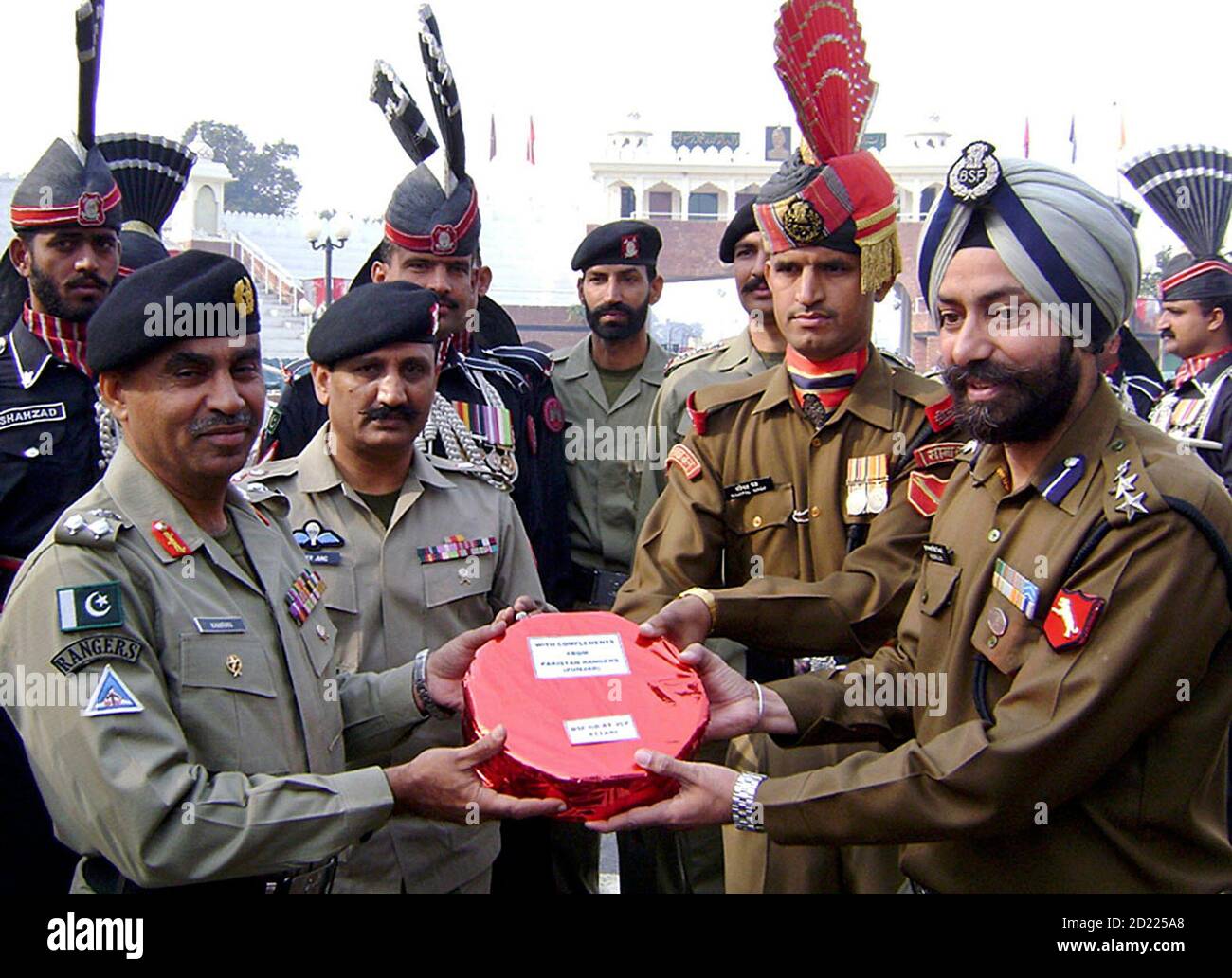 India defence camels hi-res stock photography and images - Alamy