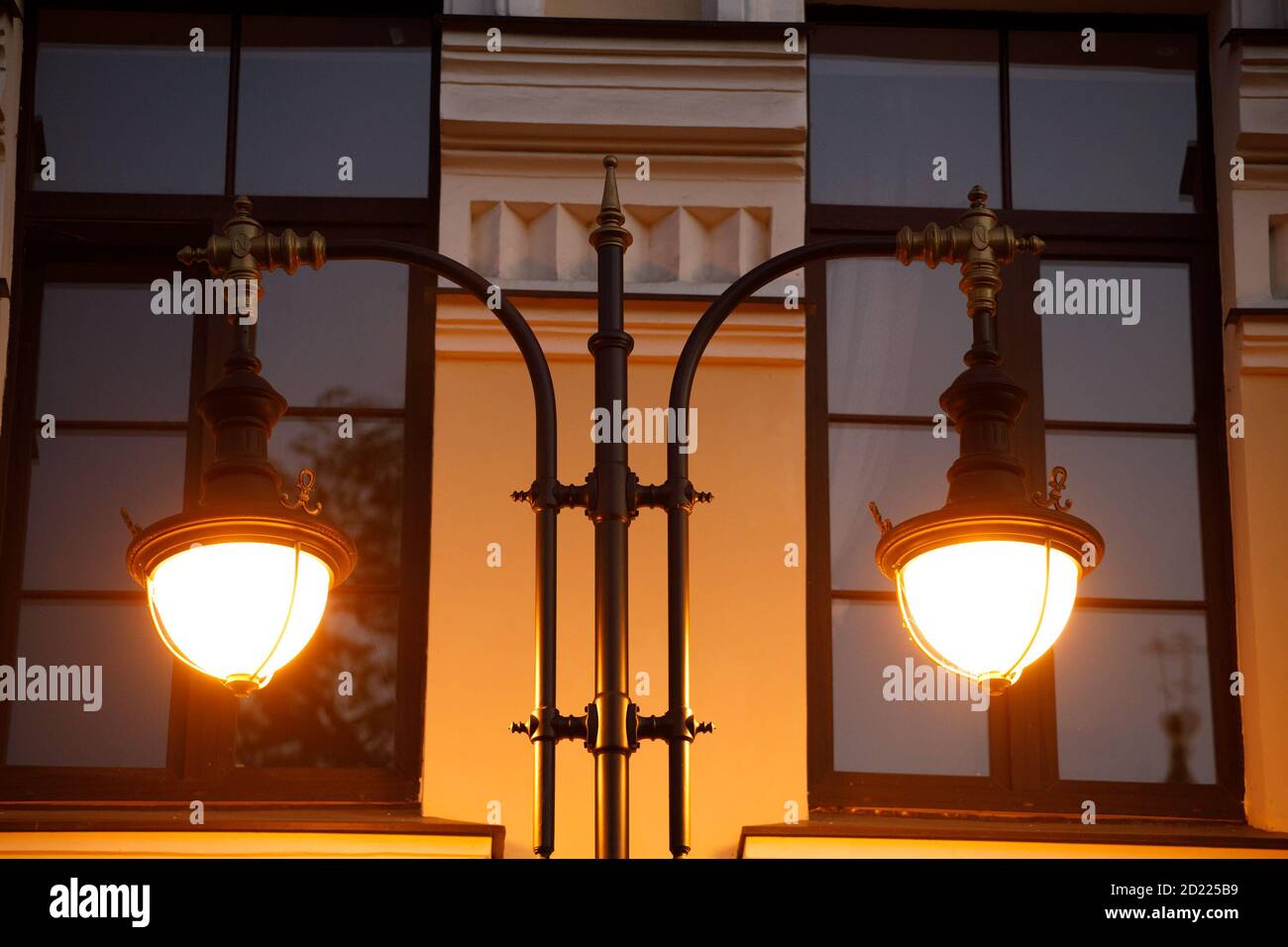 Burning street lamp hi-res stock photography and images - Alamy