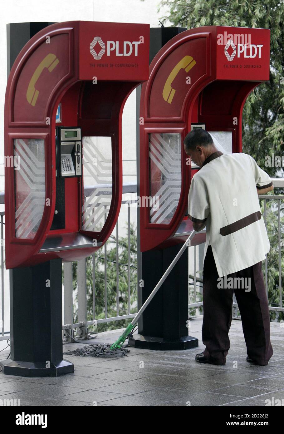 Makati philippines phone hi-res stock photography and images - Alamy