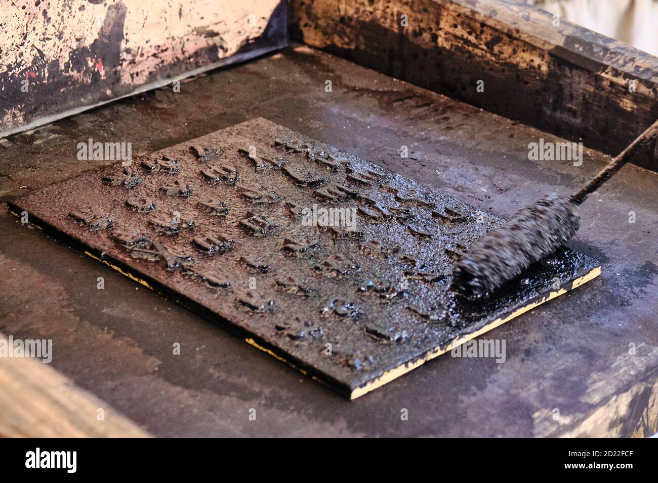 Antique cast iron printing press hi-res stock photography and images ...