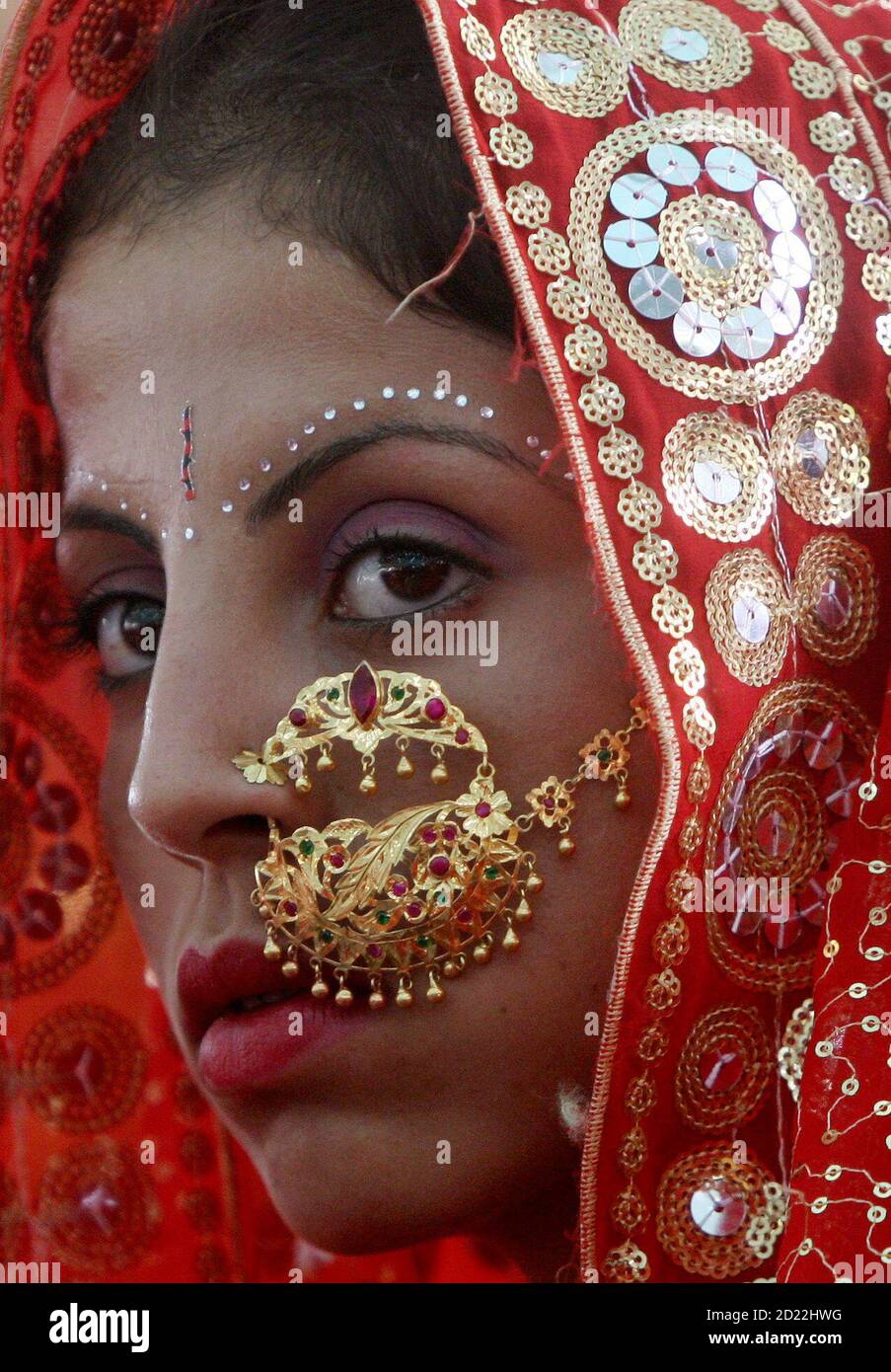 Pakistan woman bride hi-res stock photography and images - Alamy
