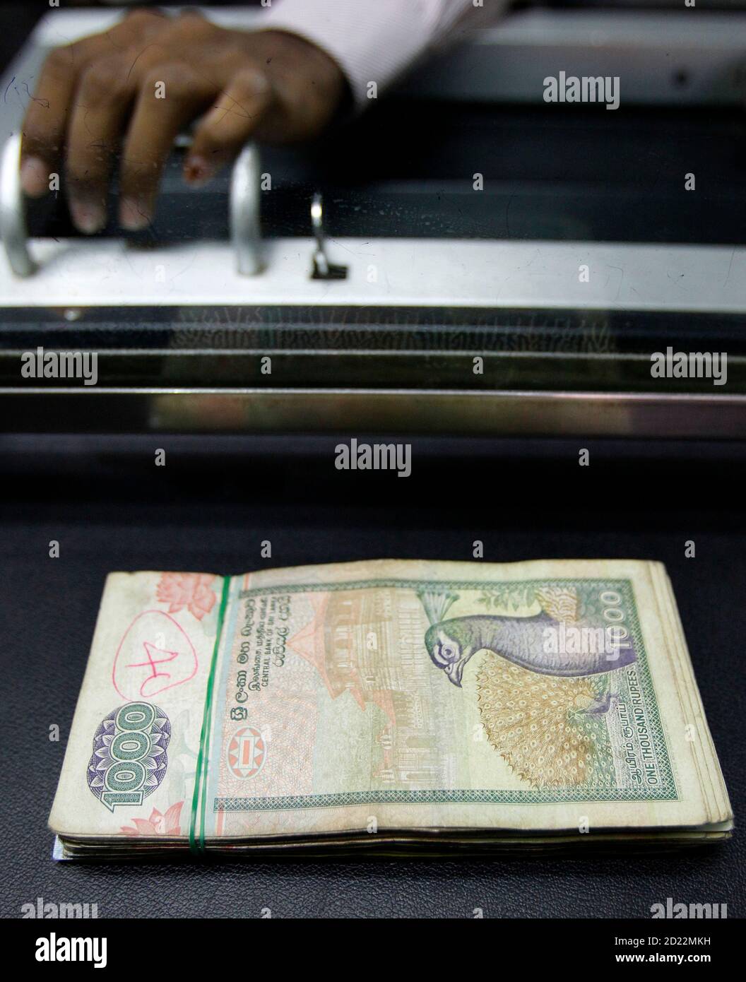 Sri lankan currency notes hi-res stock photography and images - Alamy