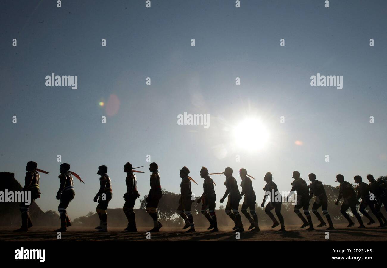 Xingu tribe dance hi-res stock photography and images - Alamy