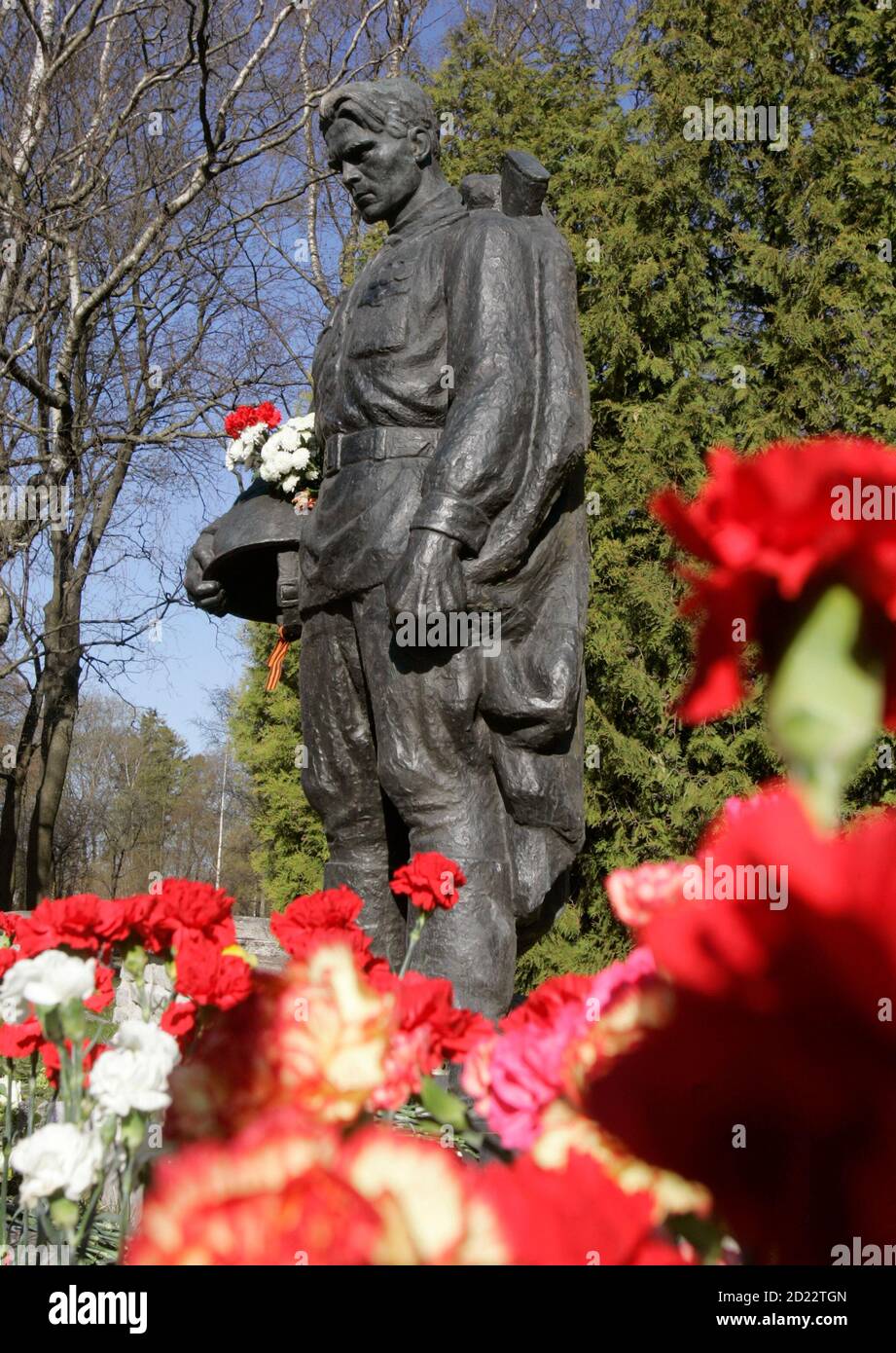 Bronze soldier monument in tallinn hi-res stock photography and images ...