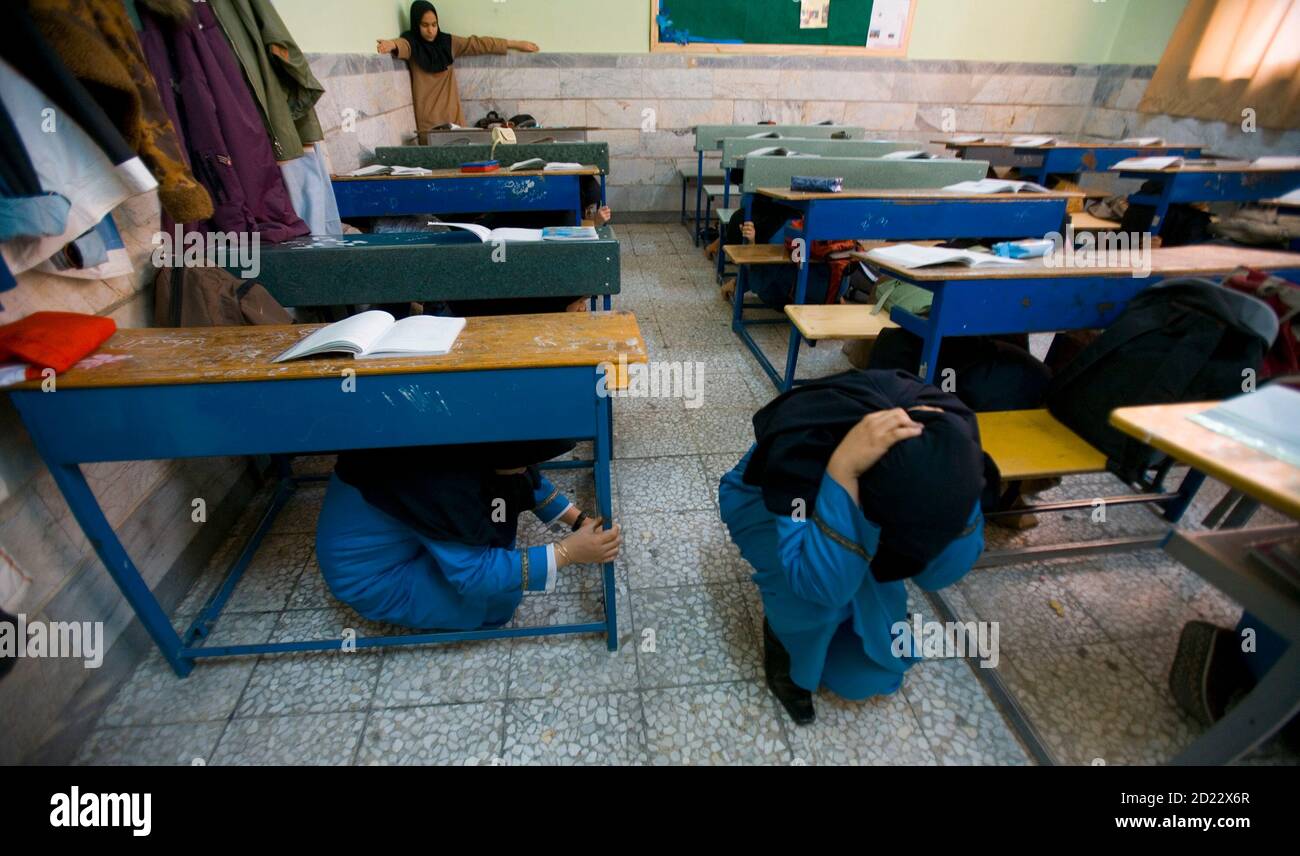 Iranian schoolgirls hi-res stock photography and images - Alamy
