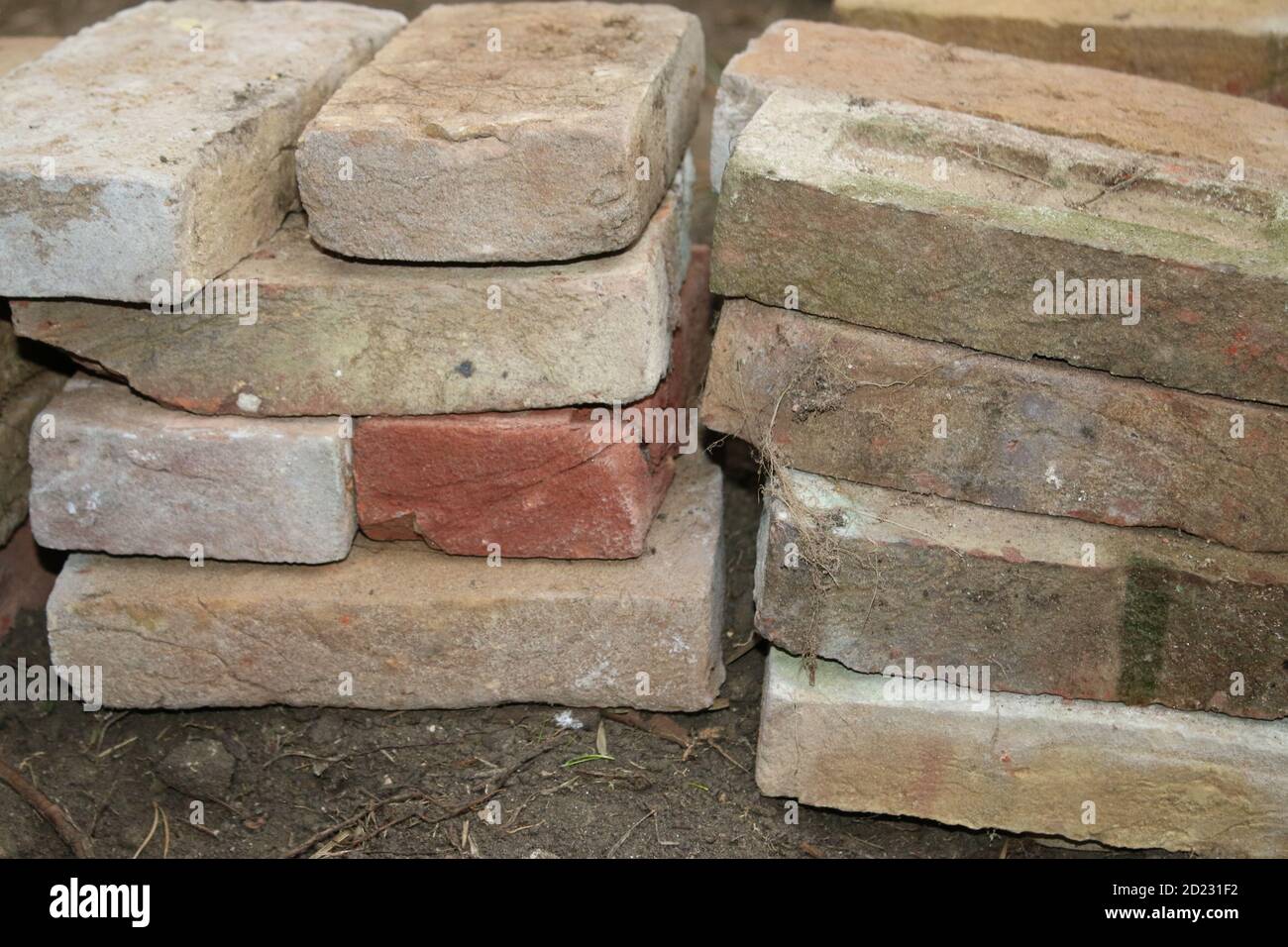 Reclaimed brick path hi-res stock photography and images - Alamy