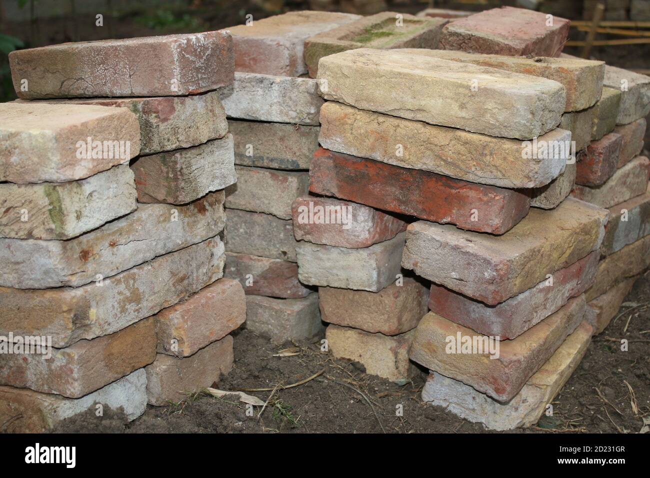 Reclaimed brick path hi-res stock photography and images - Alamy