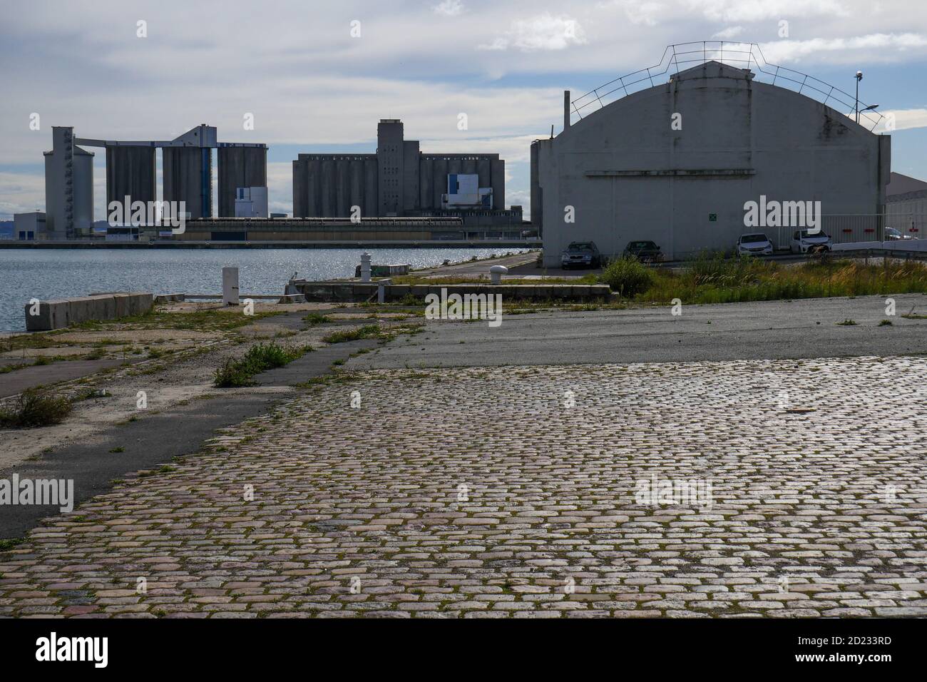 Installations portuaires hi-res stock photography and images - Alamy
