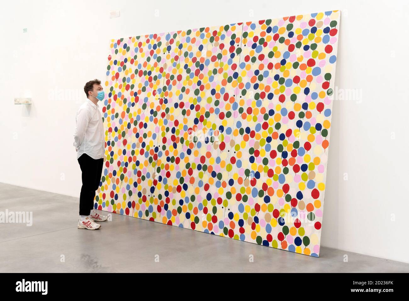 Damien hirst spot painting hi-res stock photography and images - Alamy