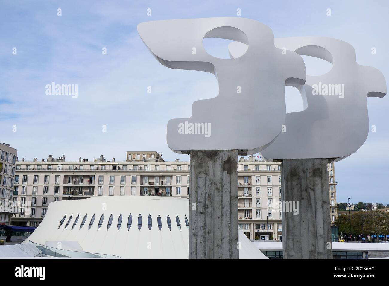 The Birds, a sculpture by artist Marianne Peretti, located near Oscar ...