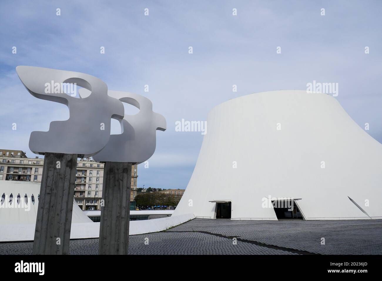 The Birds, a sculpture by artist Marianne Peretti, located near Oscar ...