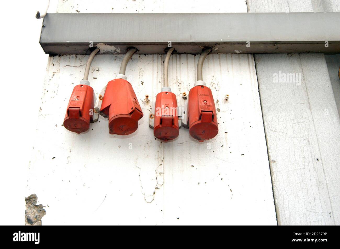 heavy current power plug and cable for distributing large currents ...