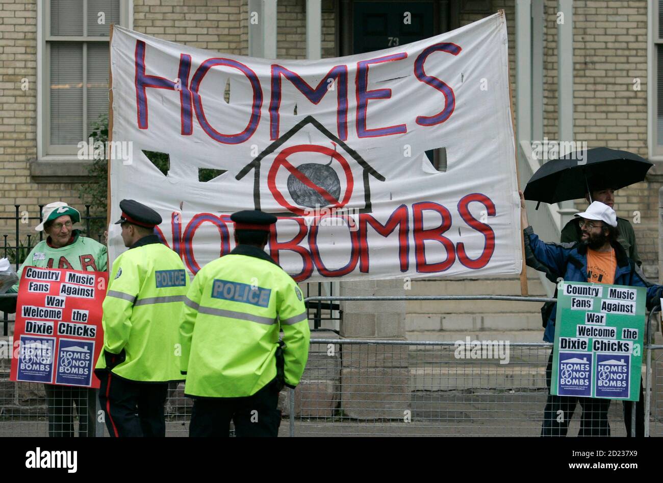 Dixie chicks: shut up and sing hi-res stock photography and images - Alamy