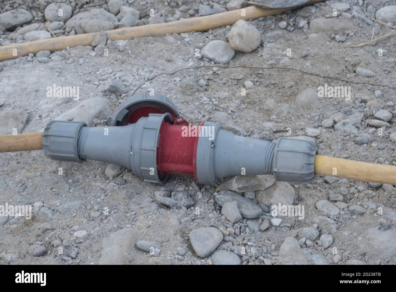 heavy current power plug and cable for distributing large currents ...