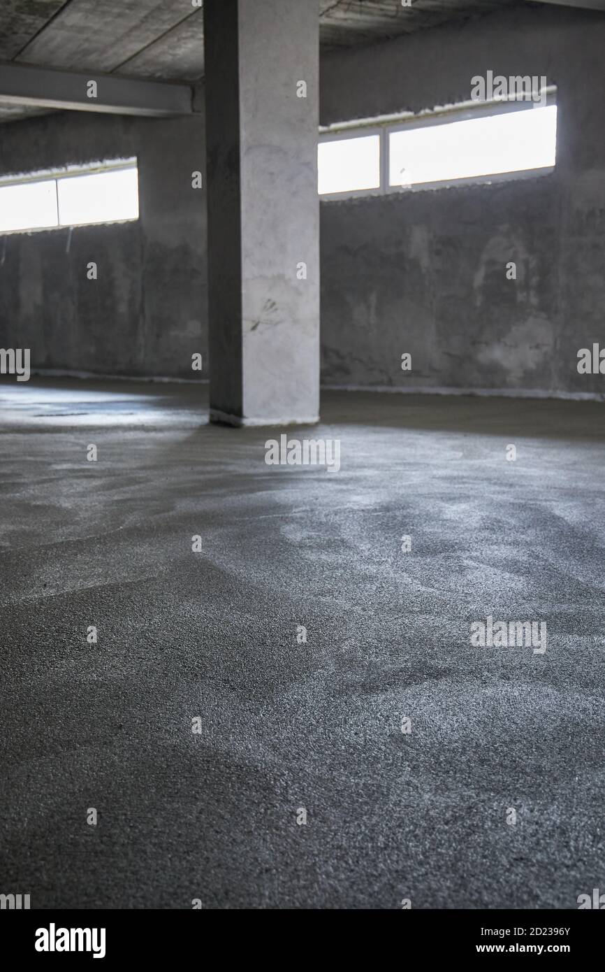 Filling the floor with concrete, screed and leveling the floor. Smooth ...