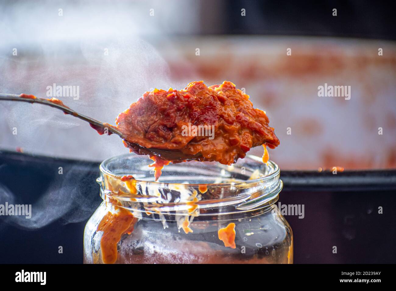 Pouring paprika jar hi-res stock photography and images - Alamy