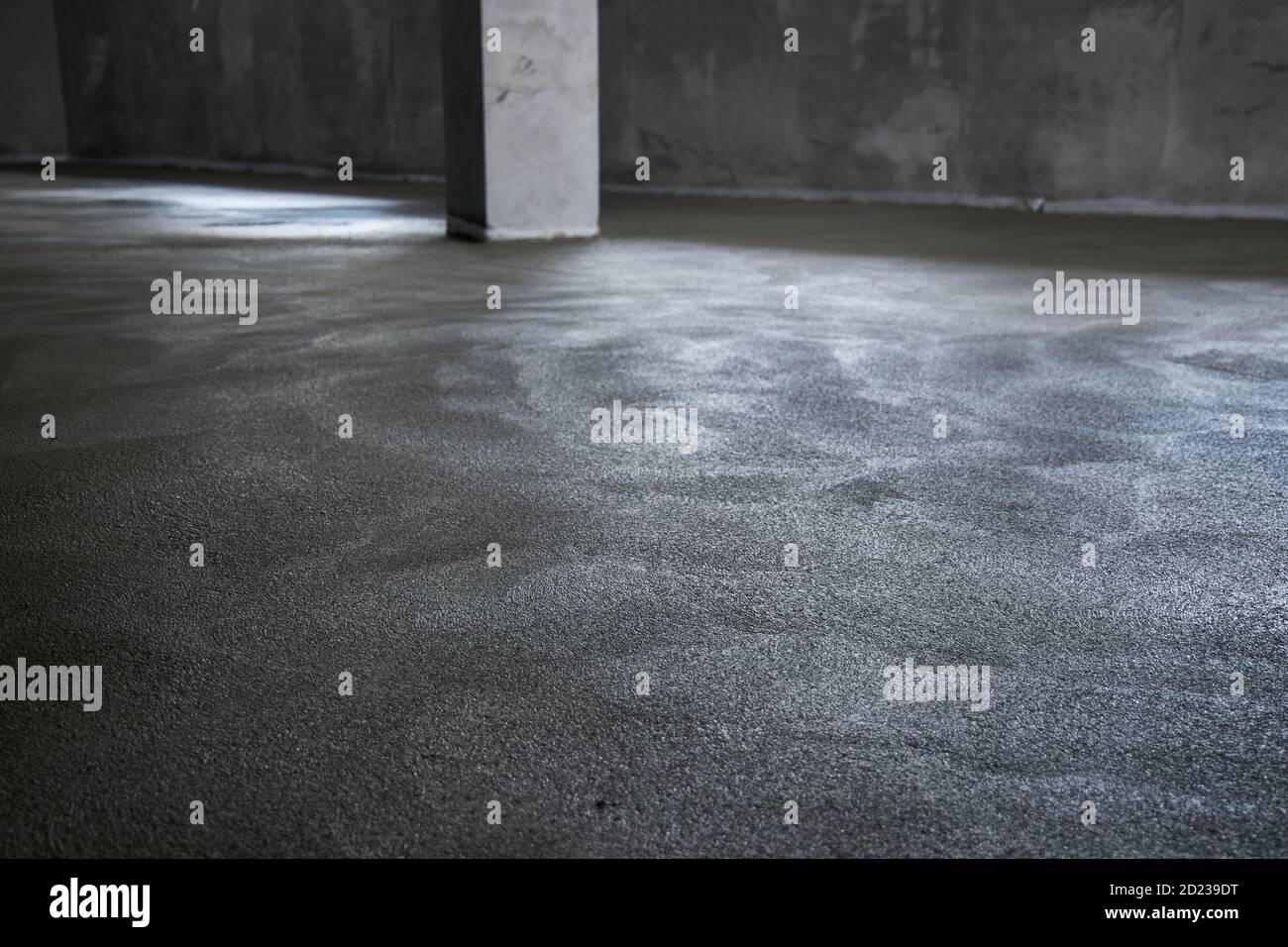 Filling the floor with concrete, screed and leveling the floor. Smooth ...
