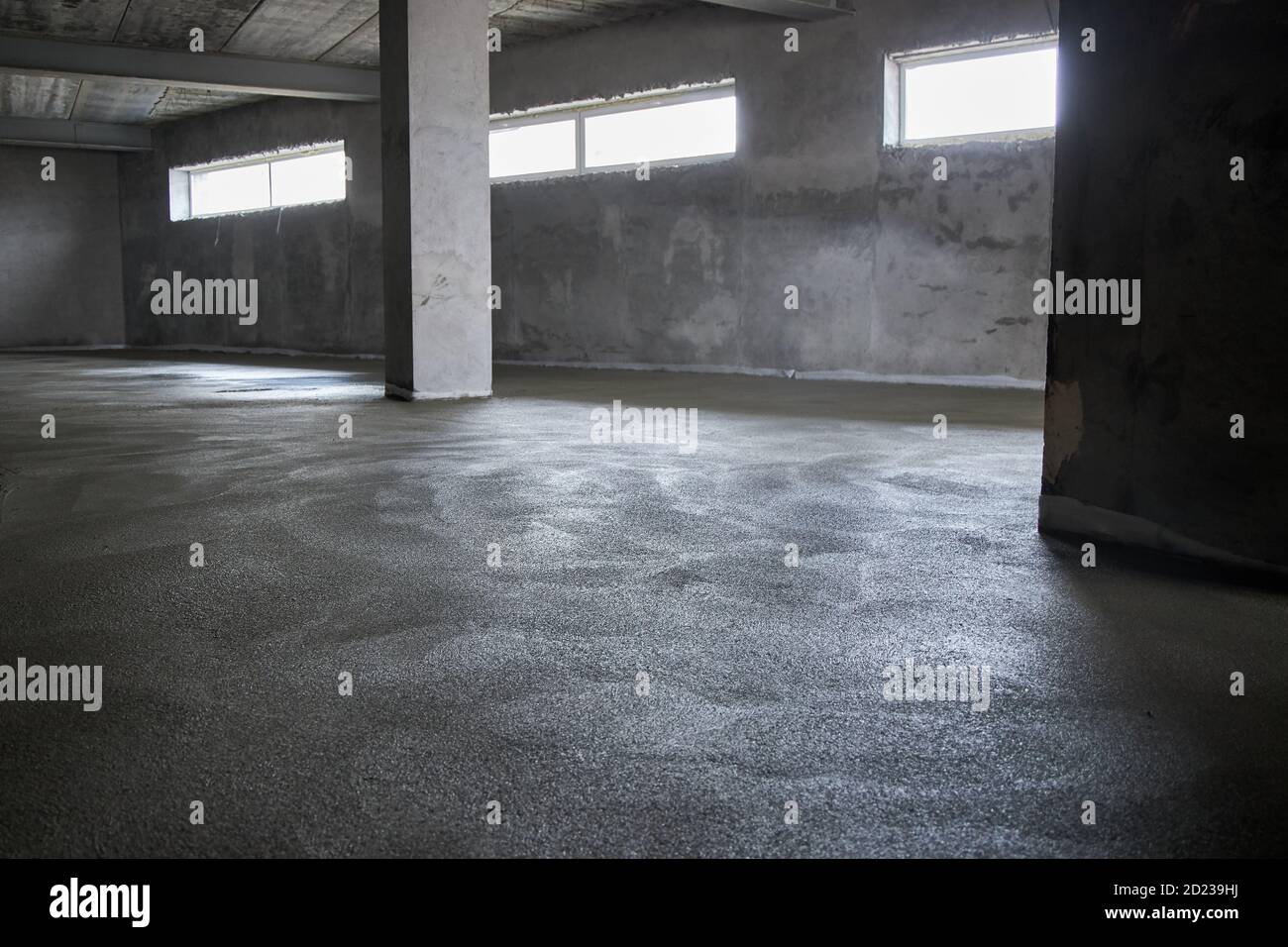 Filling the floor with concrete, screed and leveling the floor. Smooth ...