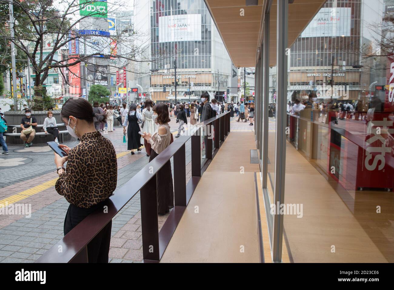 Shibu hachi box hi-res stock photography and images - Alamy