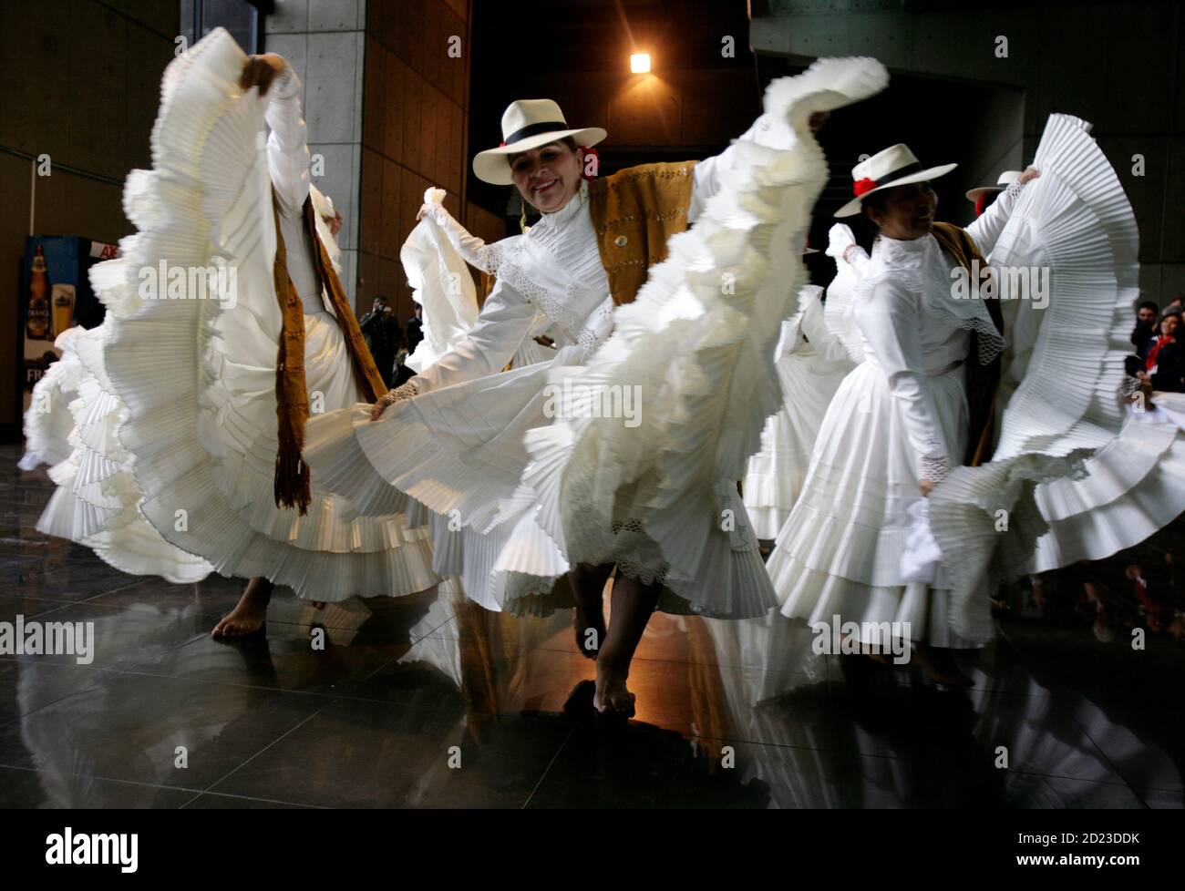 La marinera peru hi-res stock photography and images - Alamy