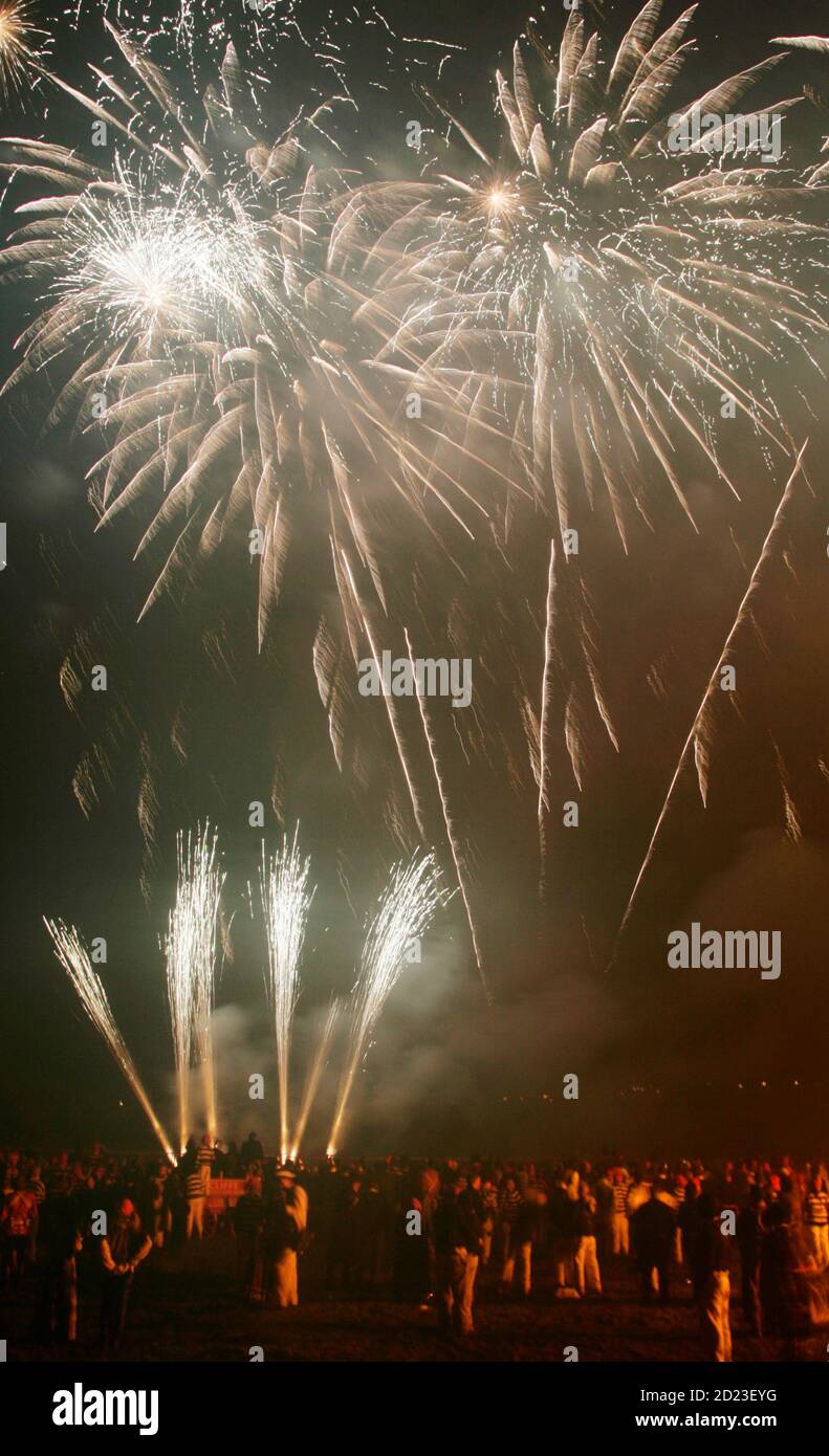 Watch firework celebrations hi-res stock photography and images - Alamy