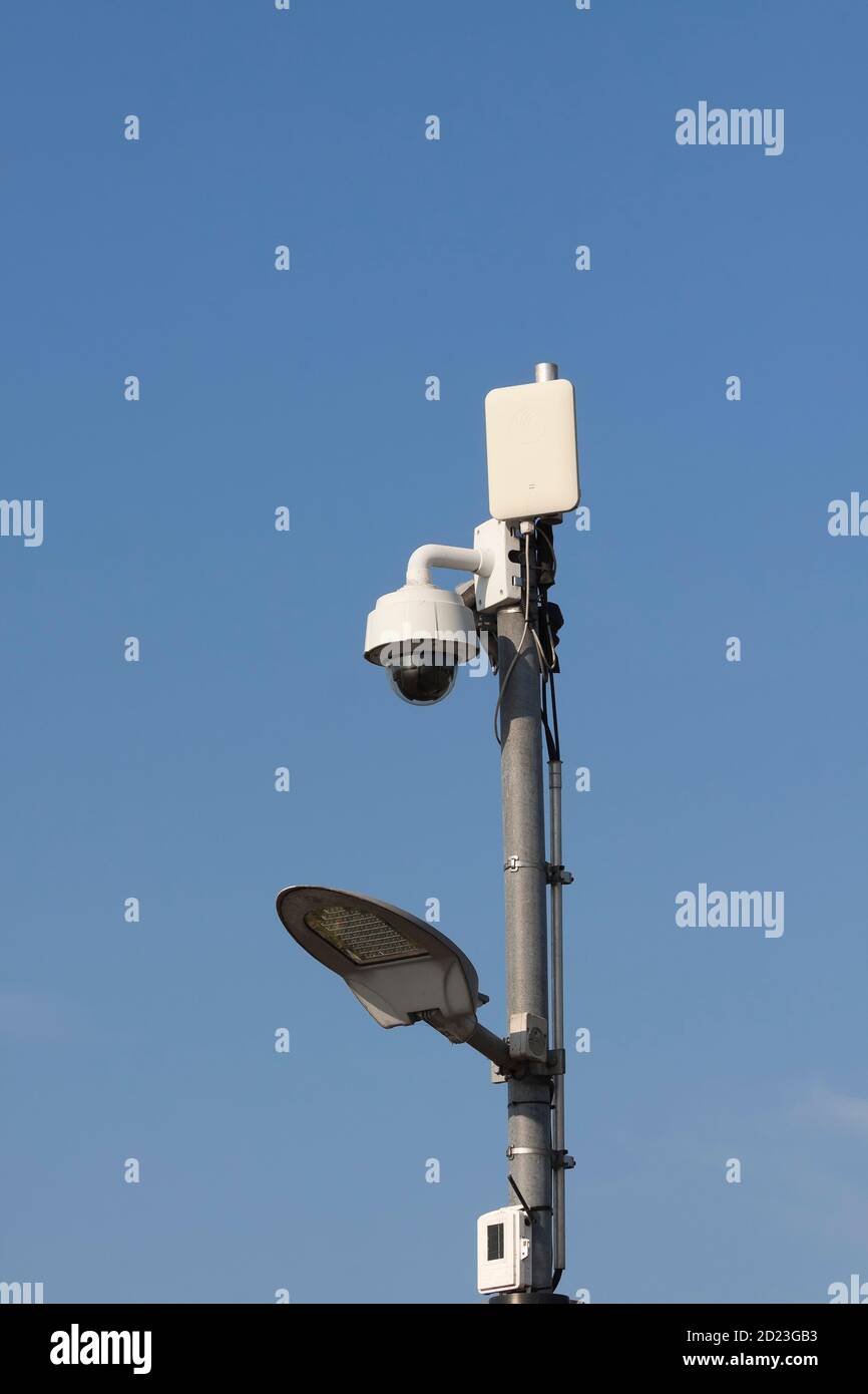 Berlin wall watch tv hi-res stock photography and images - Alamy