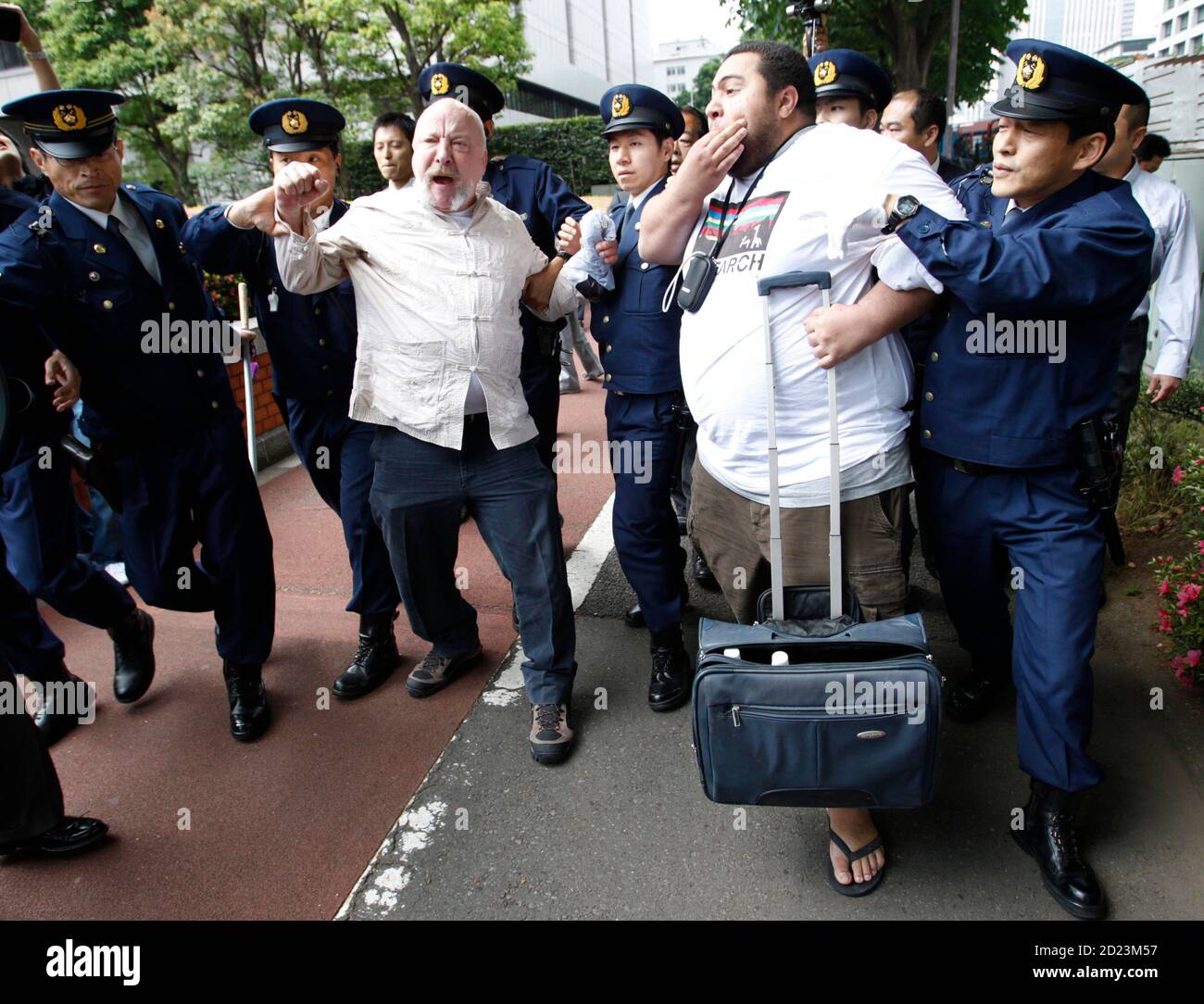 Group police officers in japan hi-res stock photography and images - Alamy