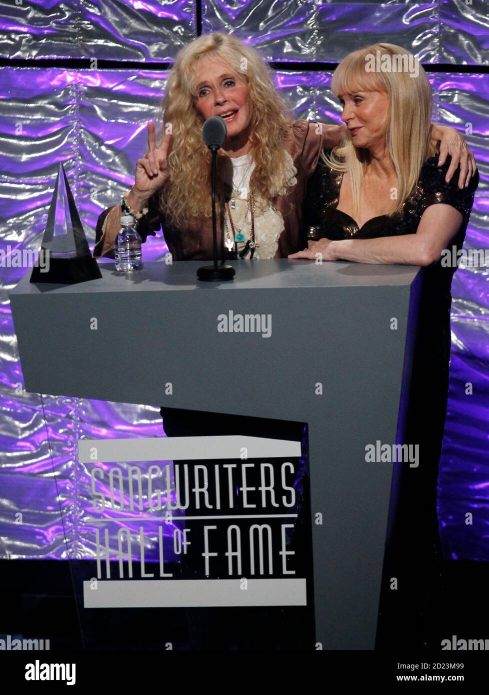 Kim carnes hi-res stock photography and images - Alamy