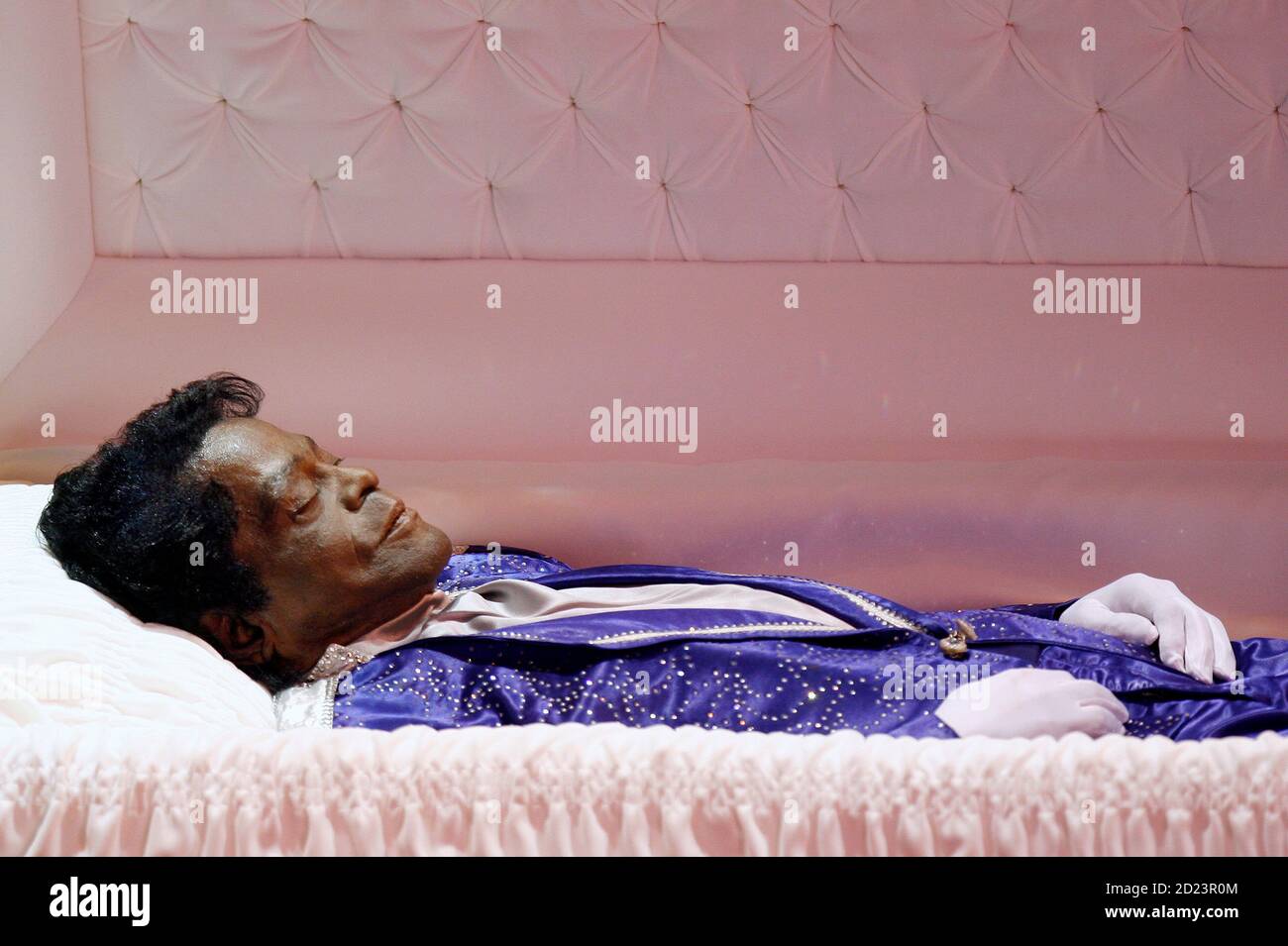 Brown sequined top hi-res stock photography and images - Alamy