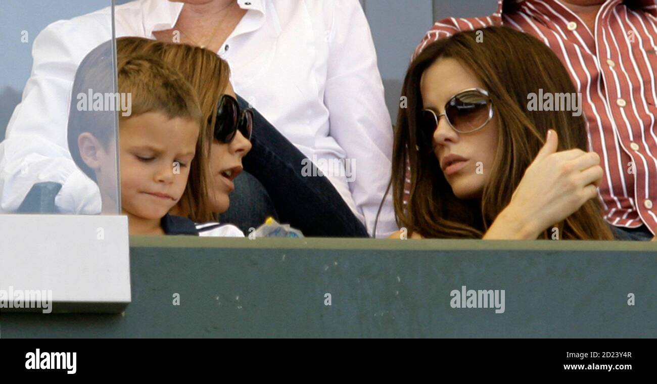 Kate beckinsale and victoria beckham hi-res stock photography and ...