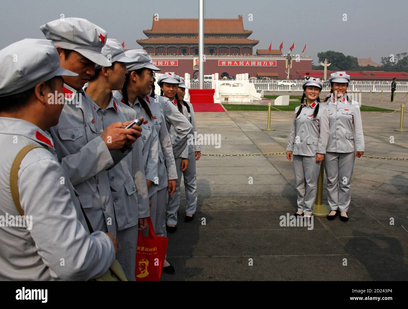 Young chinese soldiers hi-res stock photography and images - Alamy