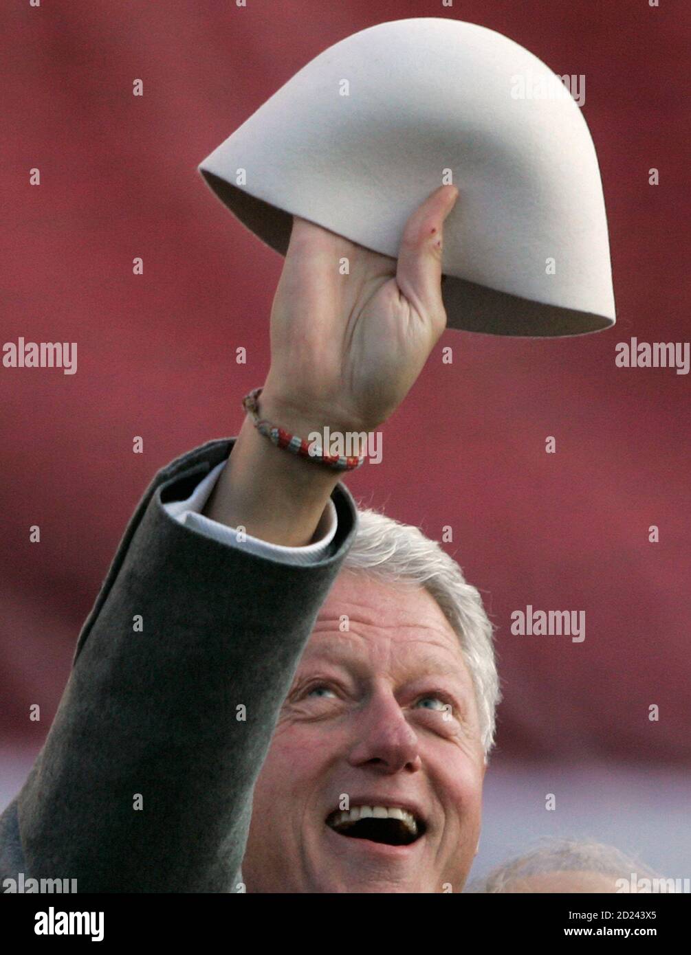 Bill clintons statue in pristina hi-res stock photography and images ...