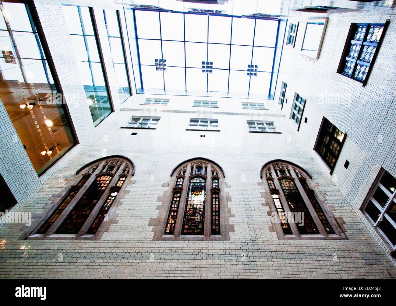 Inside The Royal Courts Of Justice Looking Up Stock Photo - Alamy